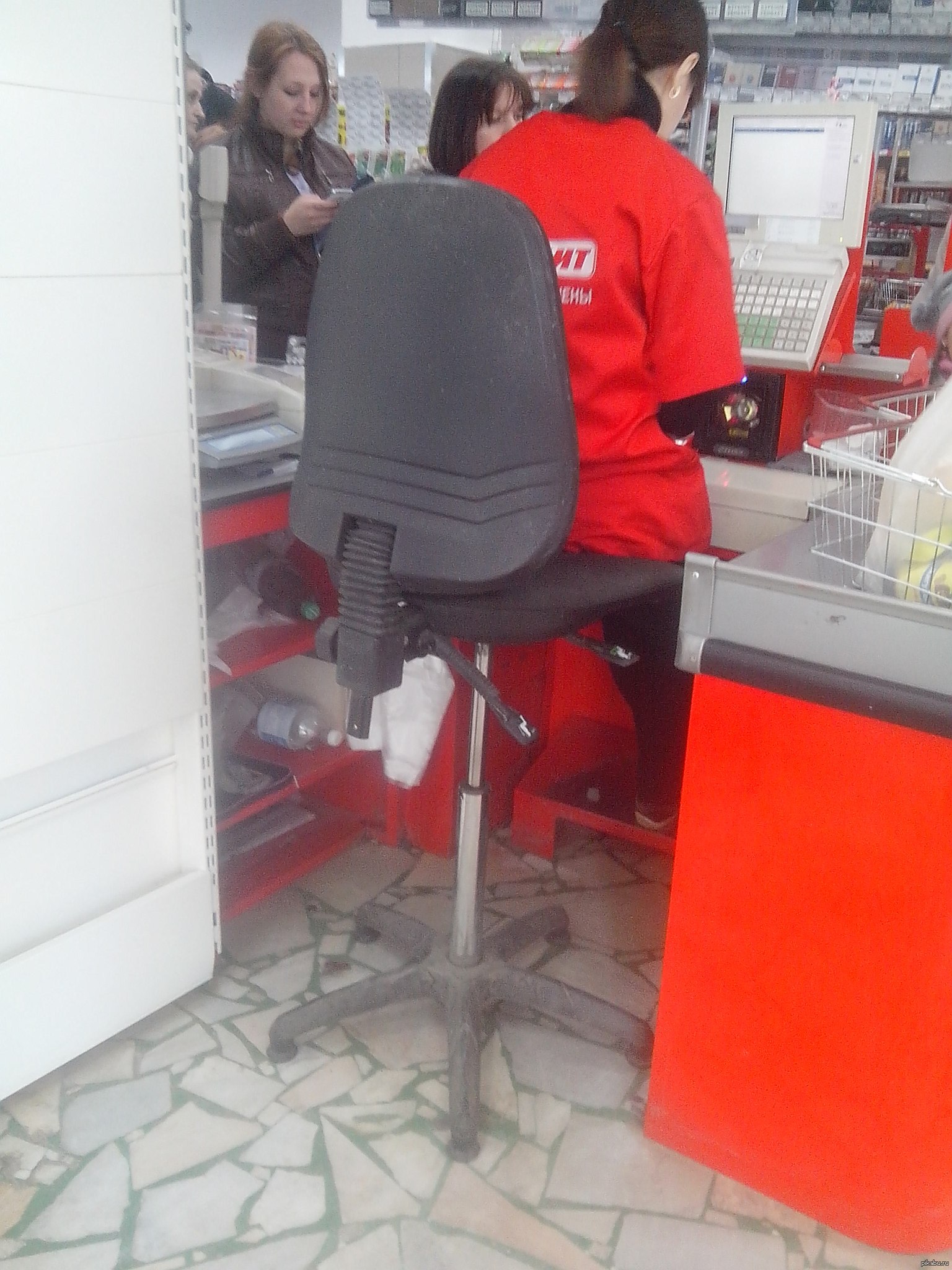 Стульчик для маленьких КассирШ) | Пикабу