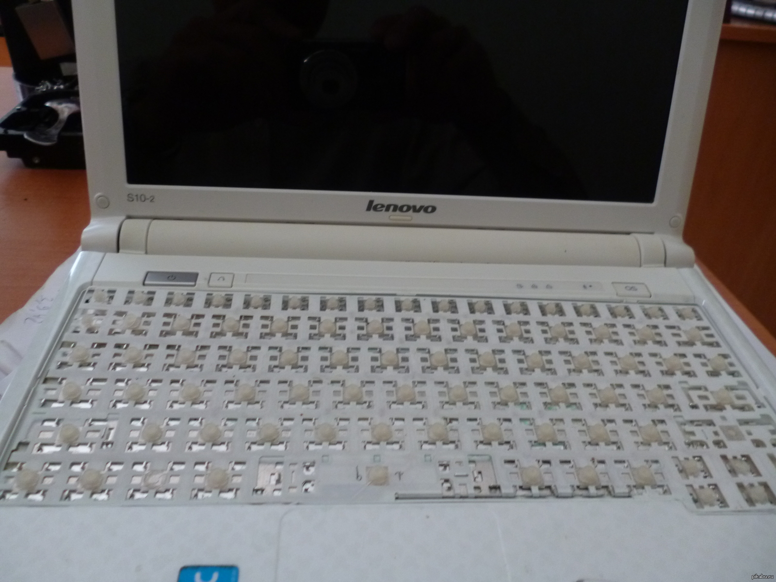 Будущий студент-стоматолог решил почистить клавиатуру нетбука | Пикабу